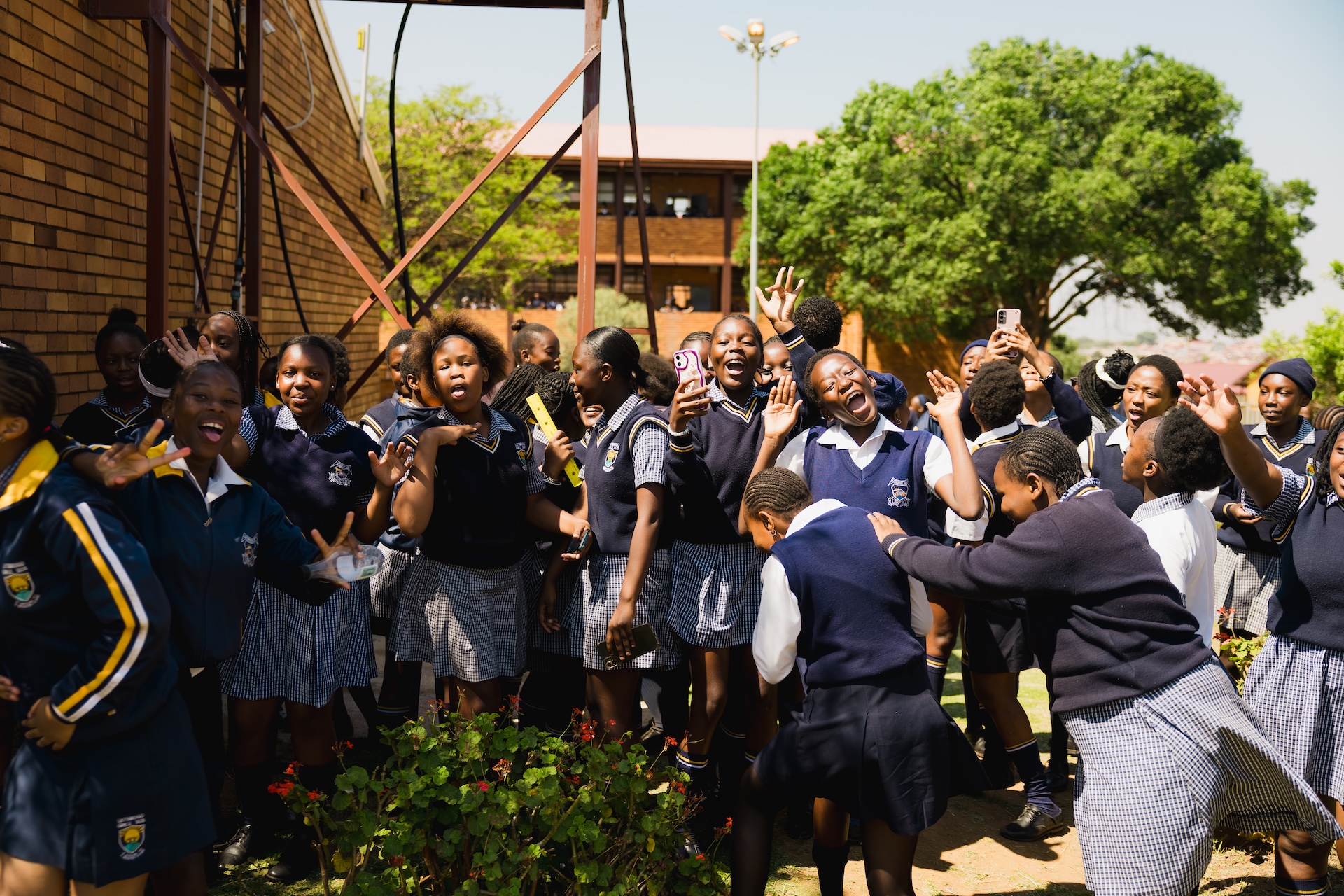 Miss South Africa Finalists Visit High-Performance School in Soweto to ...